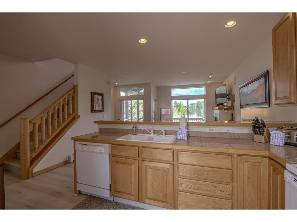 4 Bedrooms | 4 Bathroom | 2011 sq.ft.